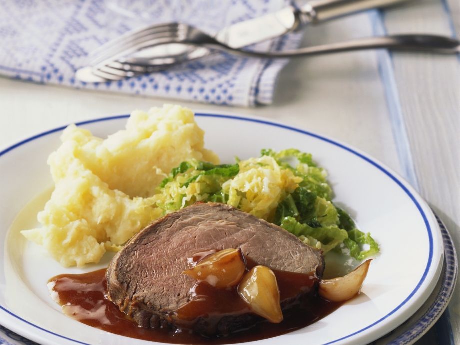Roast Beef With Mashed Potatoes Shallot Sauce And Buttered Cabbage Recipe Eatsmarter