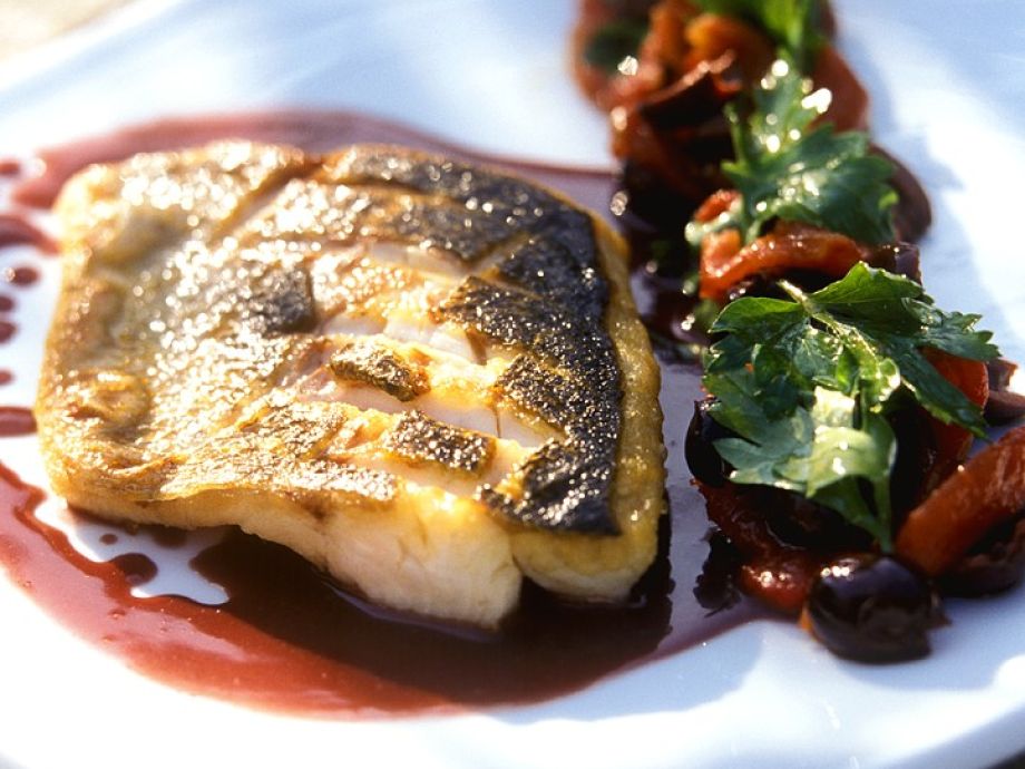 Sea Bass With Red Wine Sauce And Tomato Salad Recipe Eatsmarter