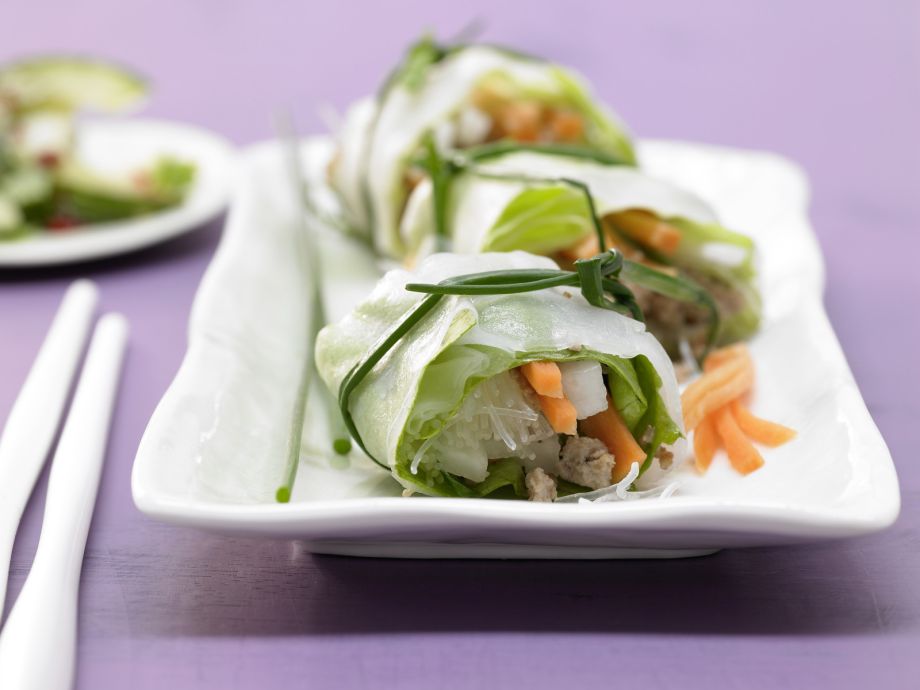 Thai Spring Rolls With Ground Pork Lettuce And Glass Noodles Recipe Eatsmarter